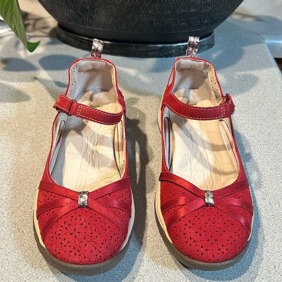 Jambu | Shoes | Jambu Sz 7 Rally Red Leather Shoes W Velcro Strap ...